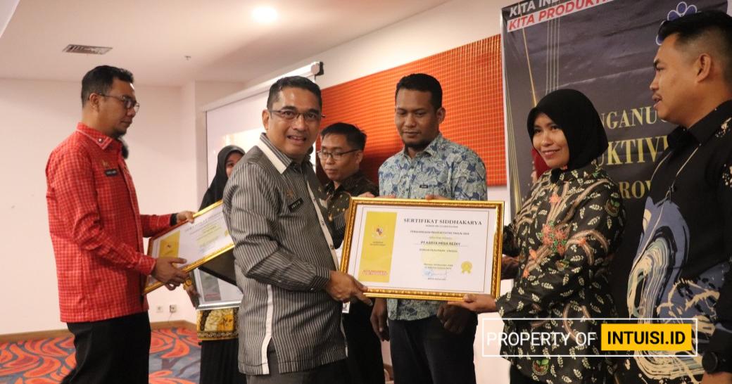 Pemprov Sulbar Beri Penghargaan Siddhakarya 2024 kepada Pelaku UMKM ...